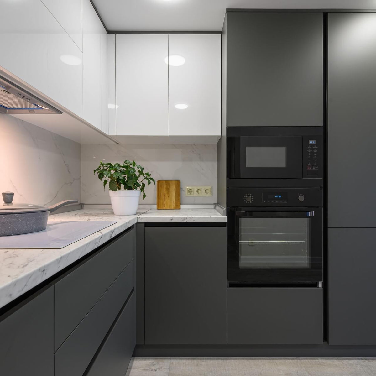 What Colour Splashback Looks Best With a Grey Kitchen | Bespoke Glass ...
